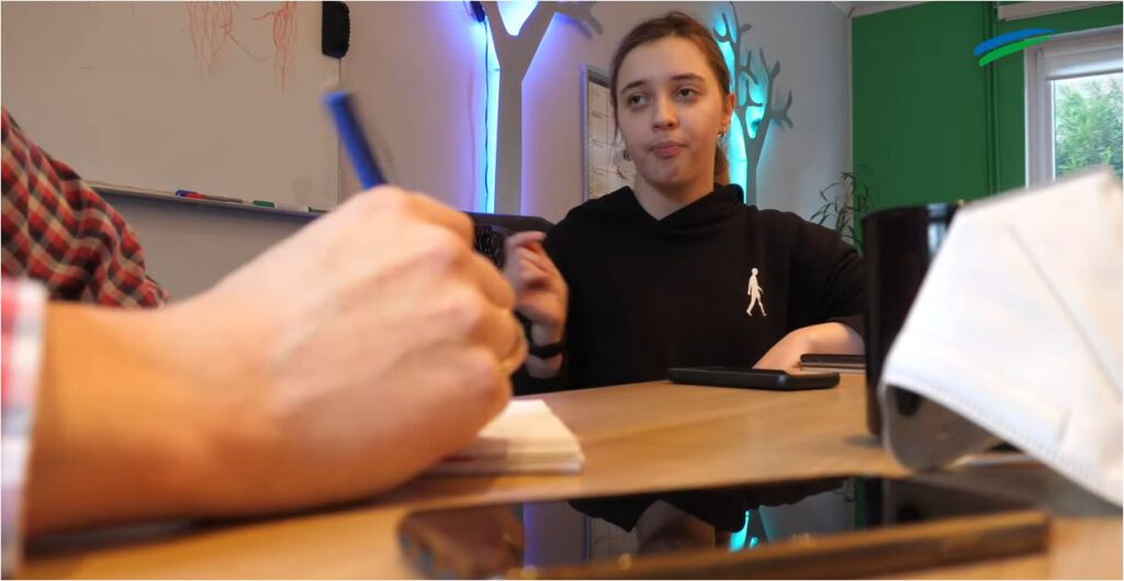 Video: Maryna (Ukraine) - Bridge the Distance